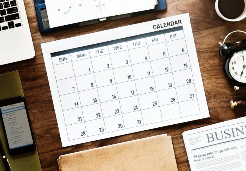 De unde vine expresia românească a face capul calendar? De unde vine expresia românească a face capul calendar?