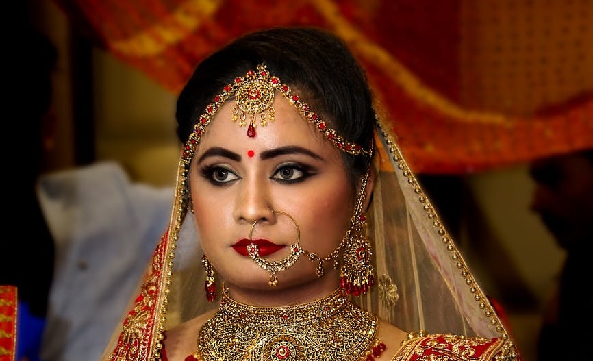 De ce au indiencele au puncte roșii în frunte? Ce simbolizează acestea?