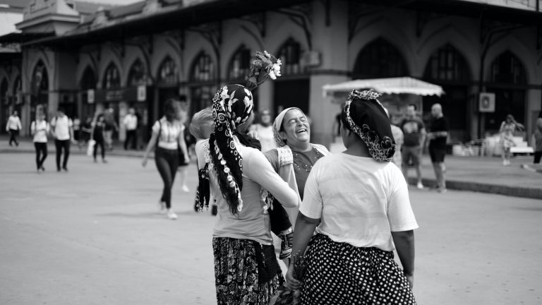 Câți țigani sunt în România? De ce la țigani li se zice rromi?