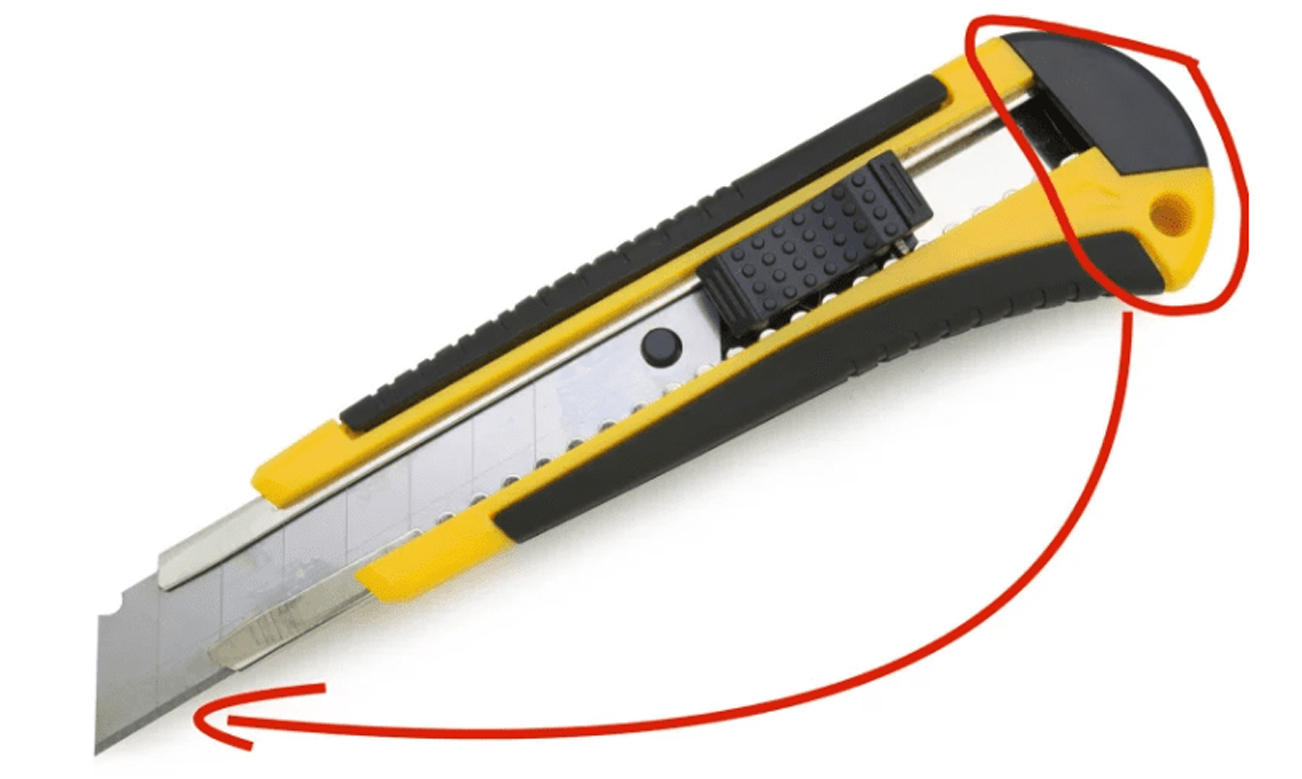 De ce are cutterul o gaură la unul dintre capete?