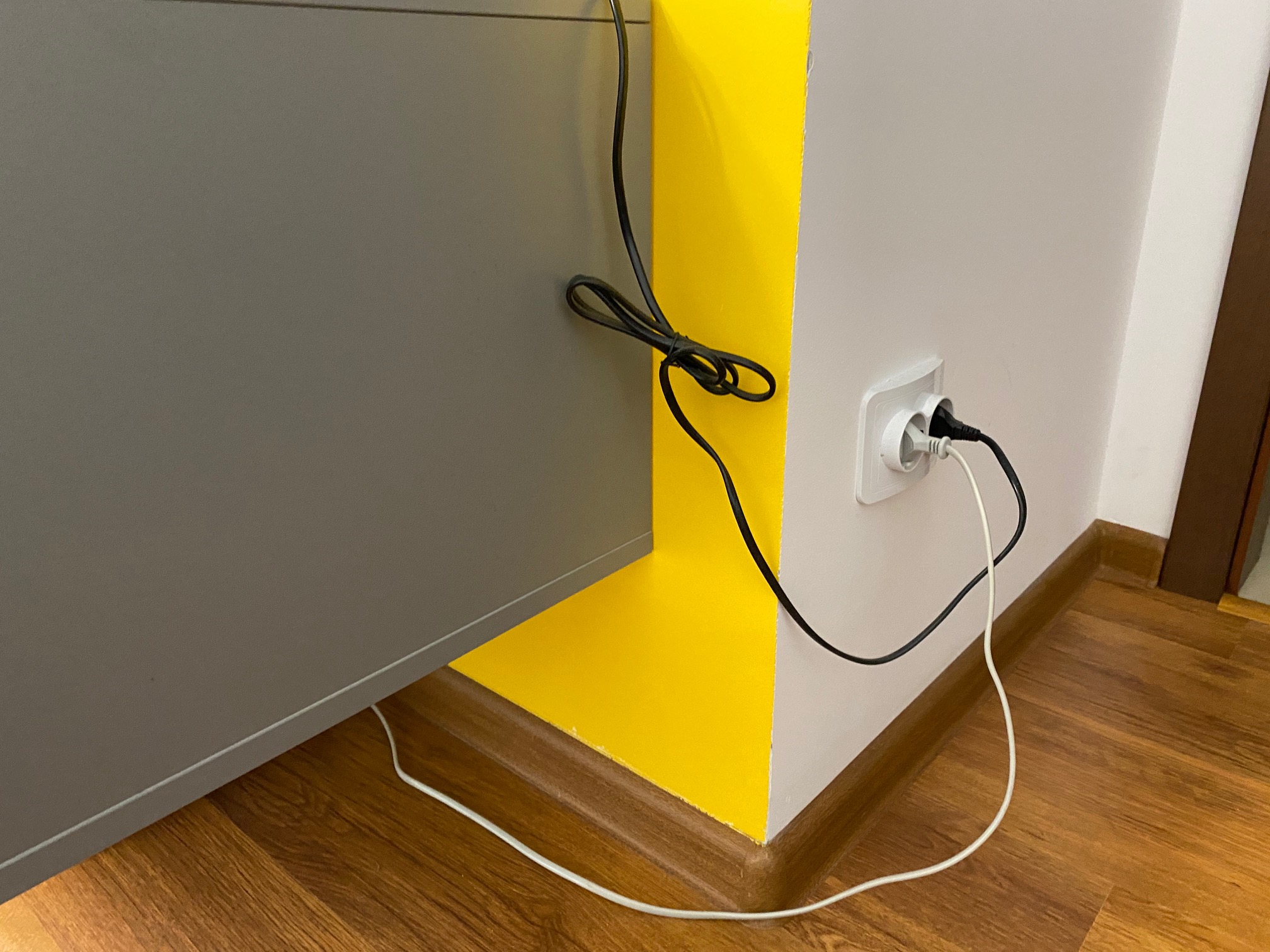 Cum sa ascunzi cablurile prin casa? Ascunderea cablurilor