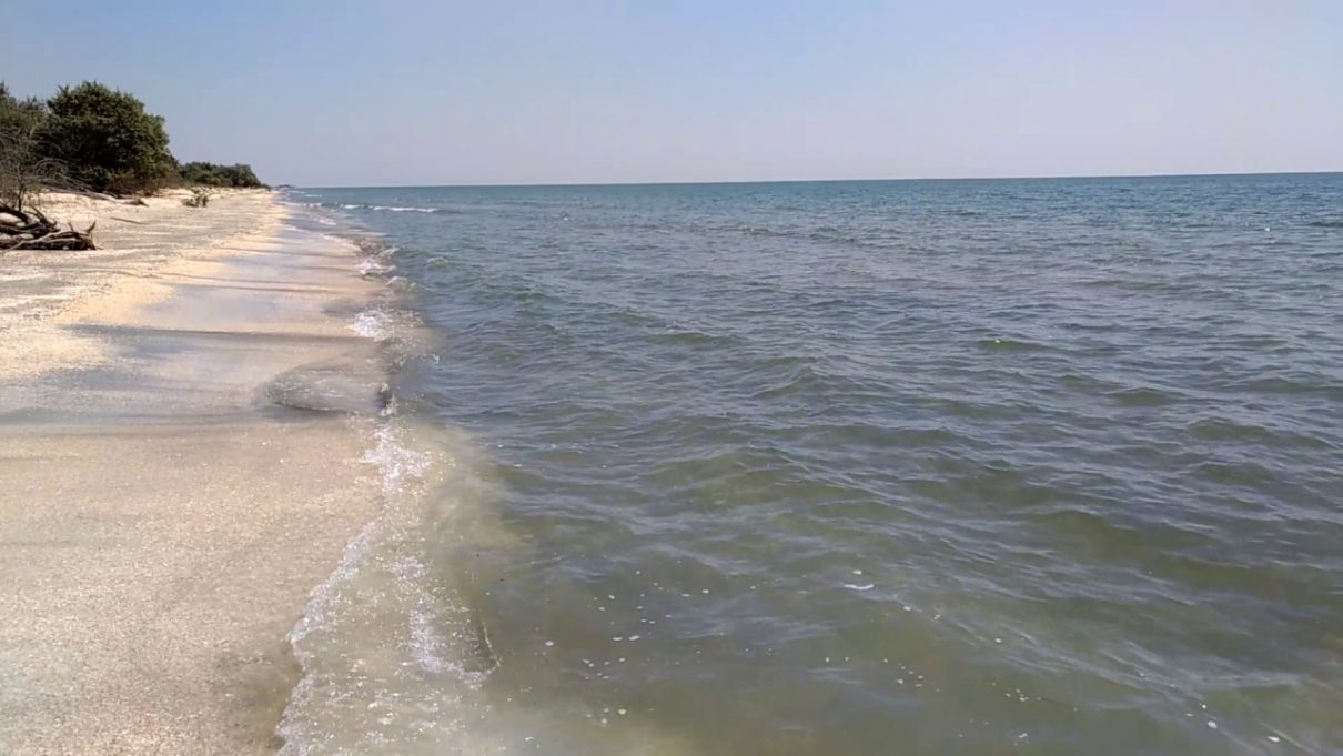 Cum arată plaja sălbatică de la Perișor, una dintre ultimele plaje ...
