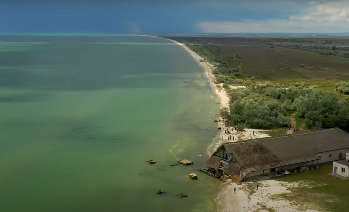 Cum arată plaja sălbatică de la Perișor, una dintre ultimele plaje ...