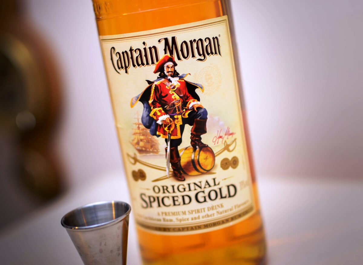 Cine a fost „Captain Morgan”, cel care dă numele brandului de rom?