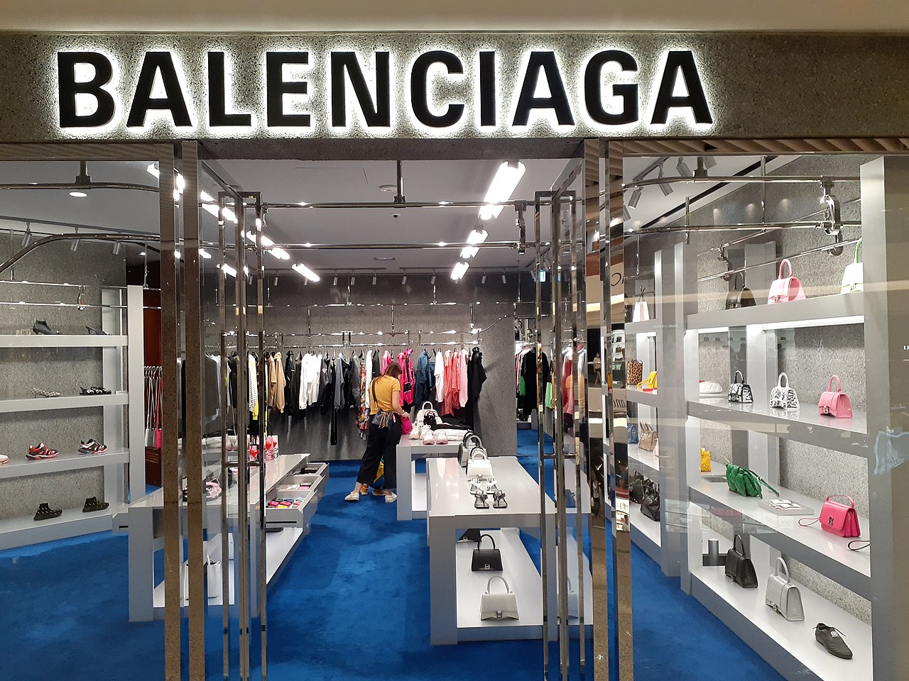 Balenciaga: Ce trebuie să știi despre acest brand de lux