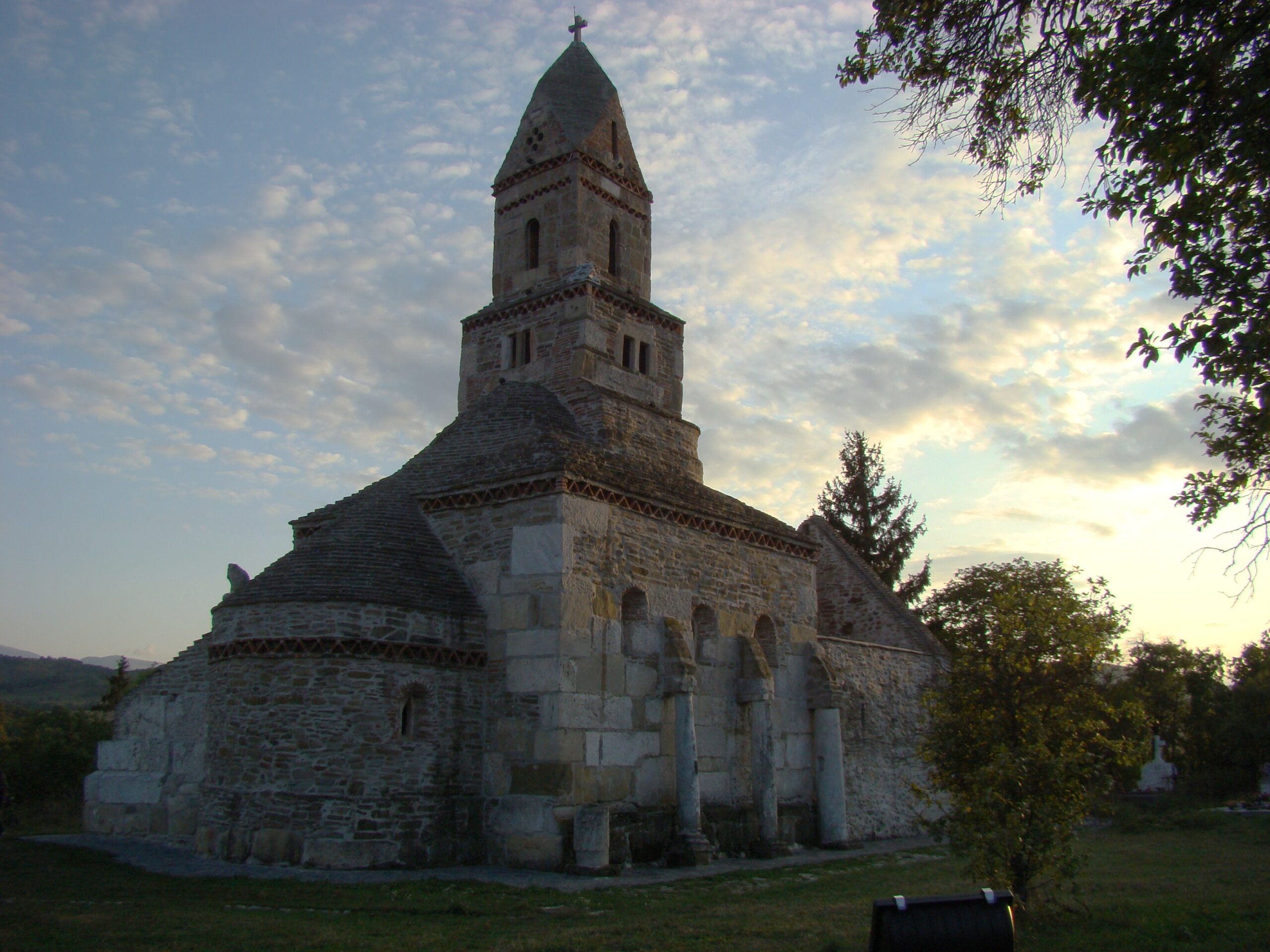 Cea mai veche biserică din România, lăcașul de cult "fără pereche în ...