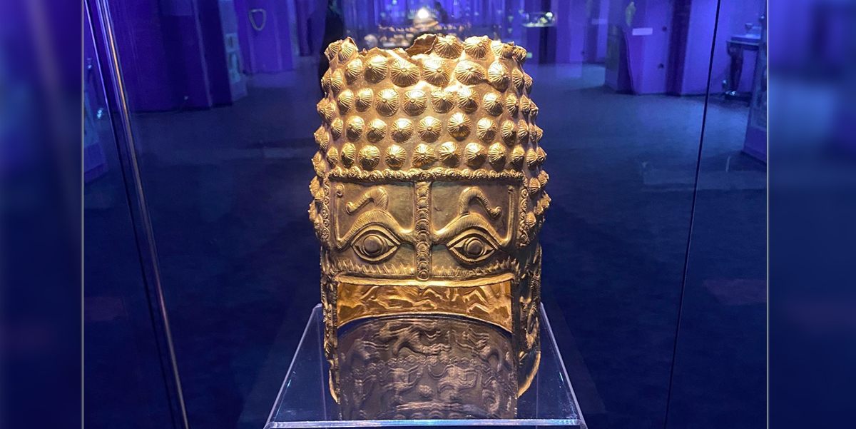 Povestea celebrului coif dacic din aur