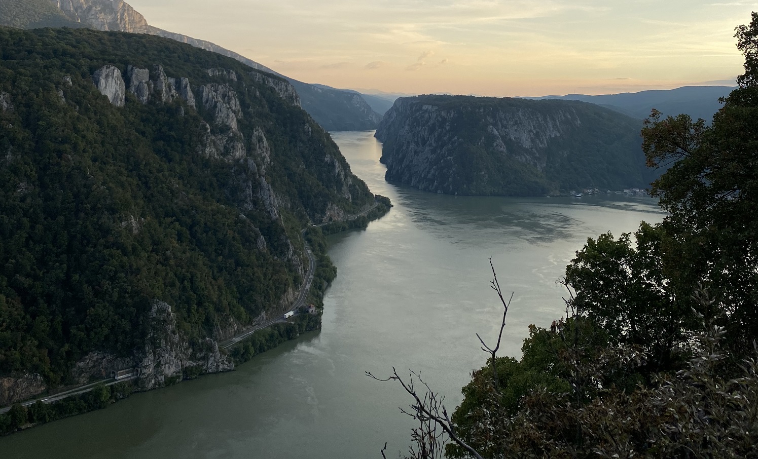 Care este diferența dintre fluviu și râu?