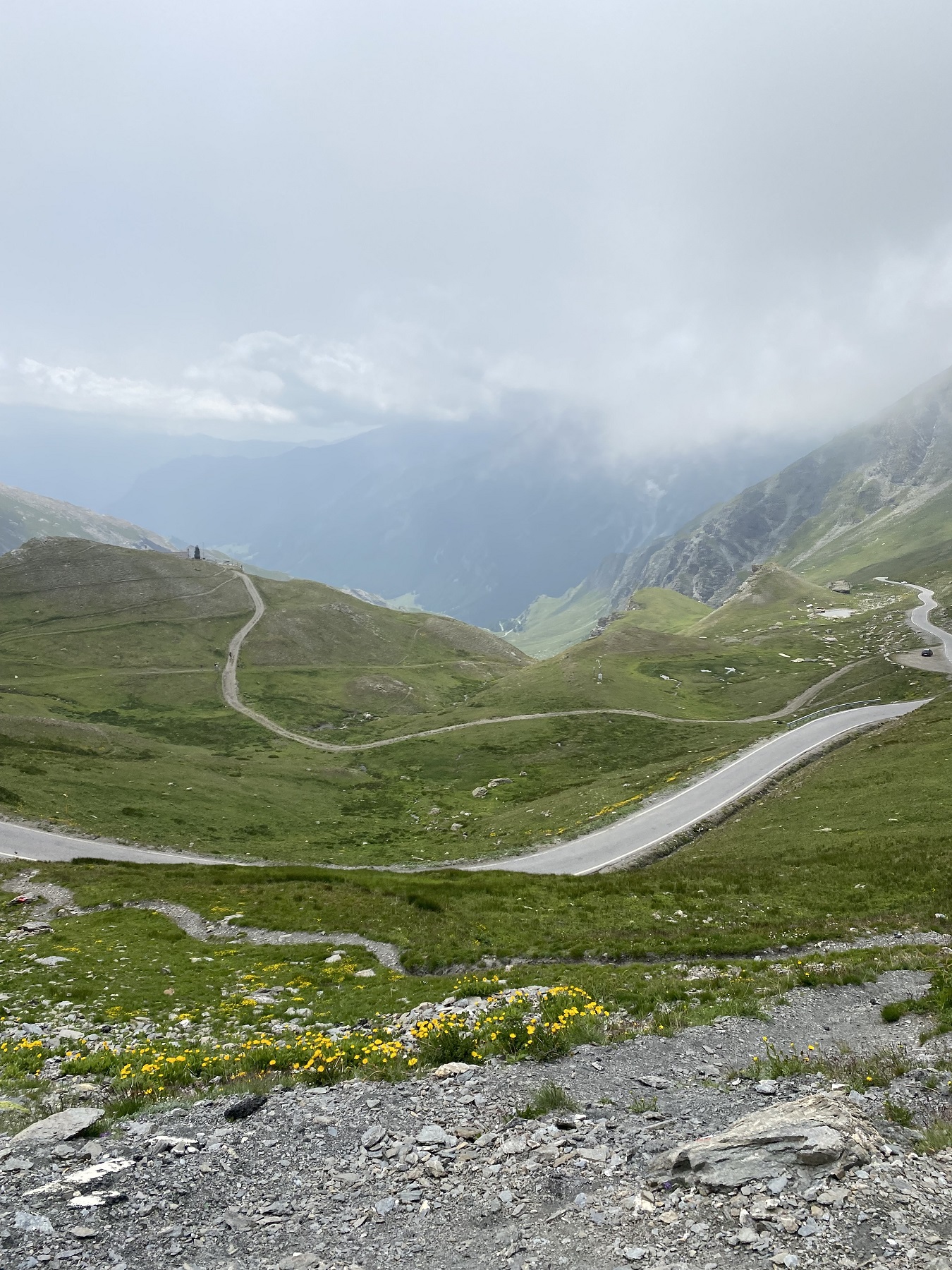 De ce Munții Alpi sunt mult mai spectaculoși decât Munții Carpați?