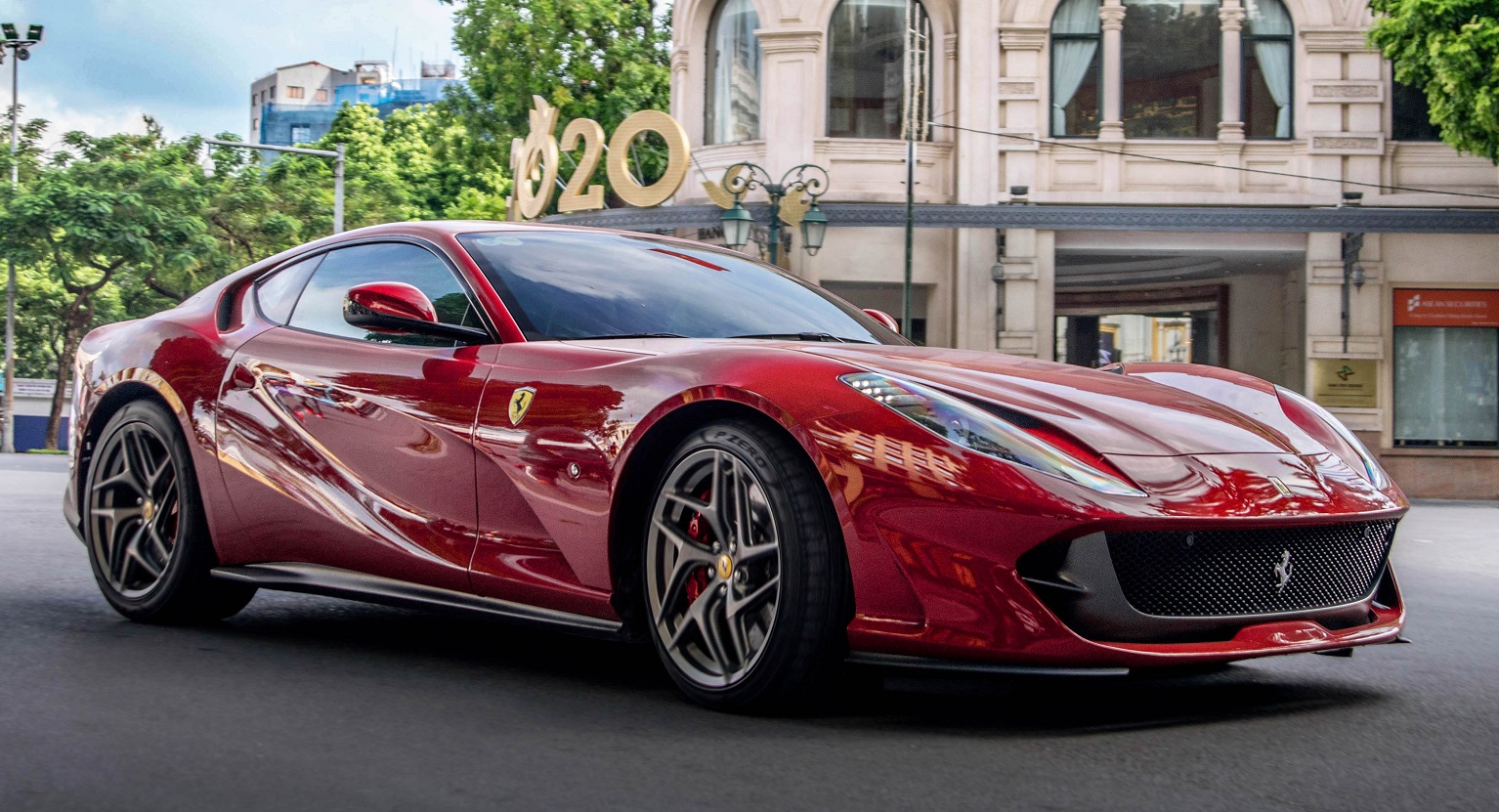 Cât costă să închiriezi un Ferrari în București?